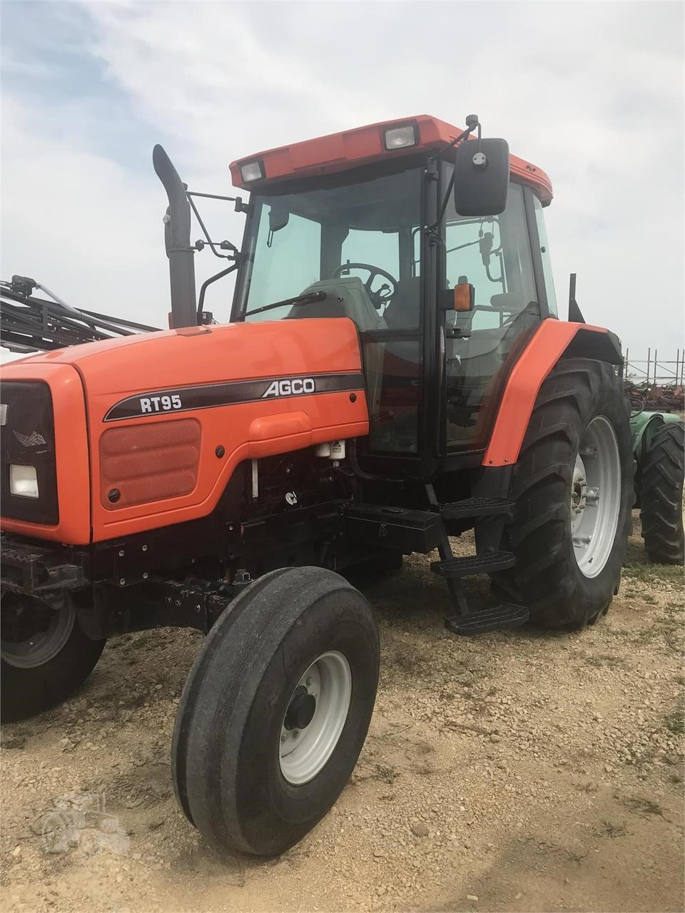 AGCO RT95 tractor information - tractordata